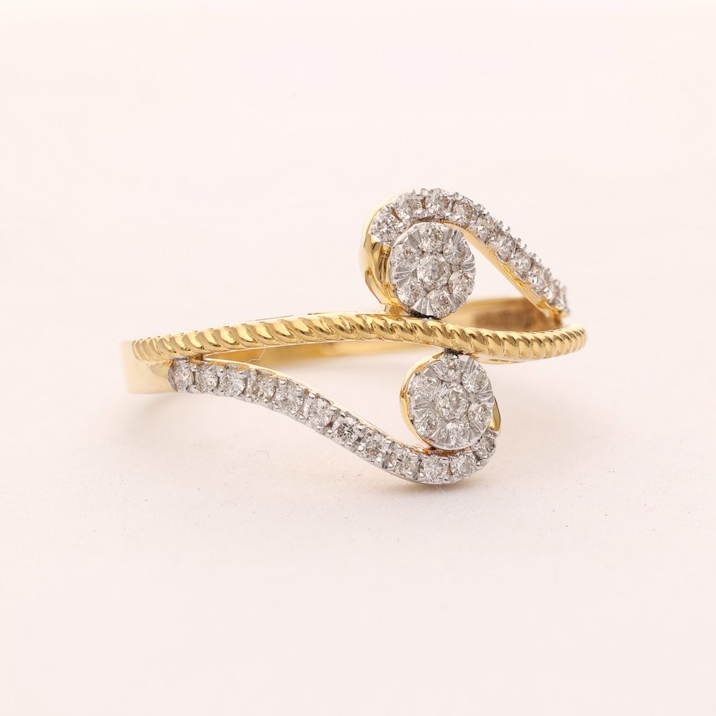 Ring - 18 kt. Yellow gold - 0.37ct. tw. Diamond (Natural) - Twisted Top Ring - auction online ...