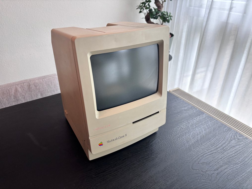 Apple Vintage Apple Macintosh Classic II (1991) – Non-functional but preserved – Ideal for ...
