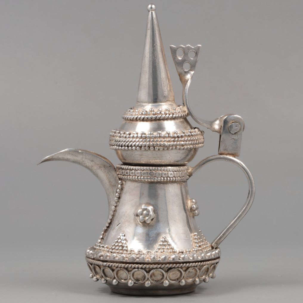 Hadramaut Dallah - Coffee Pot - .925 silver - Silver - Yemen - around ...