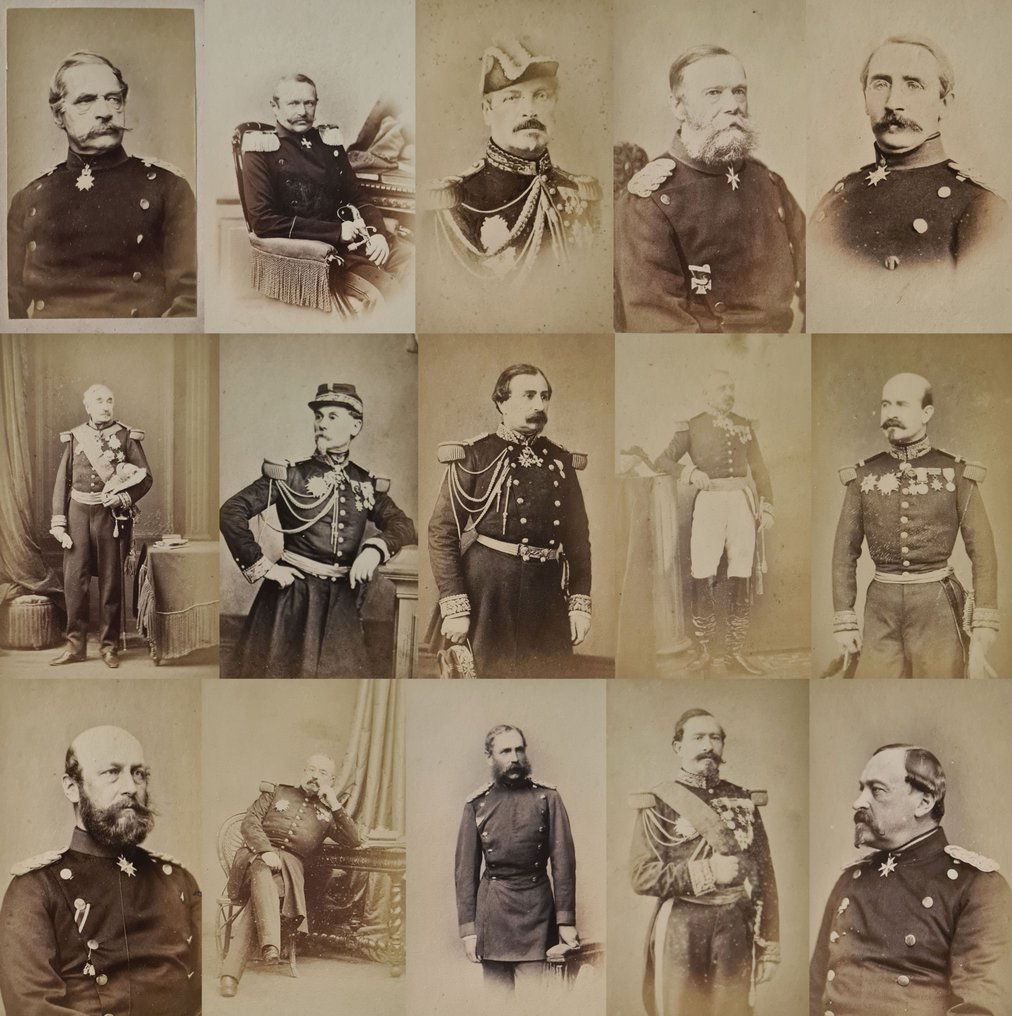 Photo album - Fotoalbum met 31 cdv's van hoofdrolspelers tijdens de ...