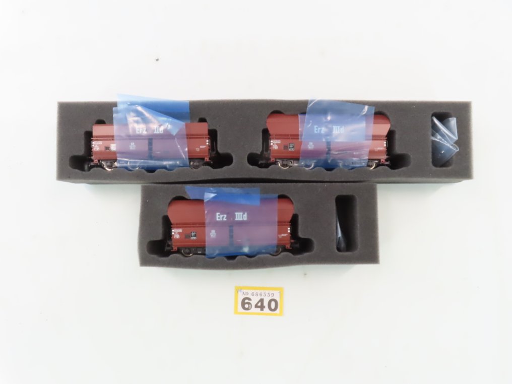 Roco H0 - Uit set 41300 - Model train freight carriage (3) - 3 Four-wheeled self/under-attackers ...