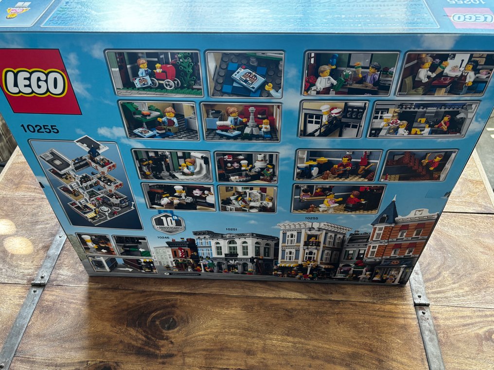 LEGO Set - 10255 - Creator Expert - Assembly Square - auction online Catawiki
