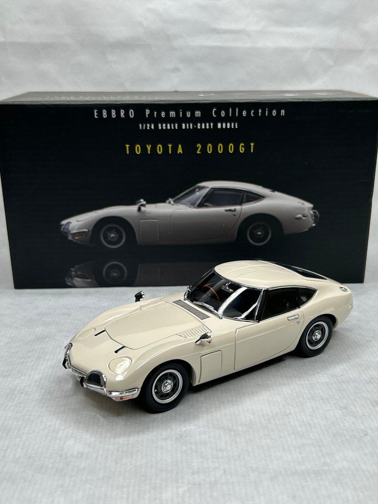 Ebbro 1:24 - Model car - Toyota 2000gt cream white - Super rare model ...