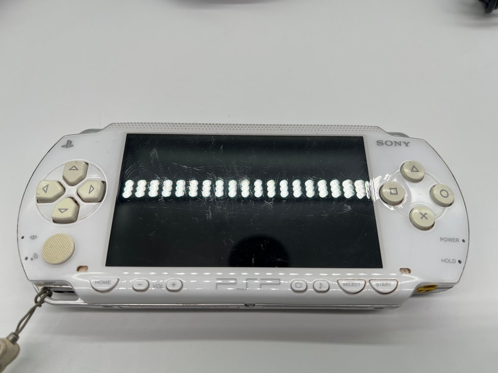 Sony - Playstation Portable (PSP) - PSP 1000 model - 6 Games - Official Power Charger - Console ...