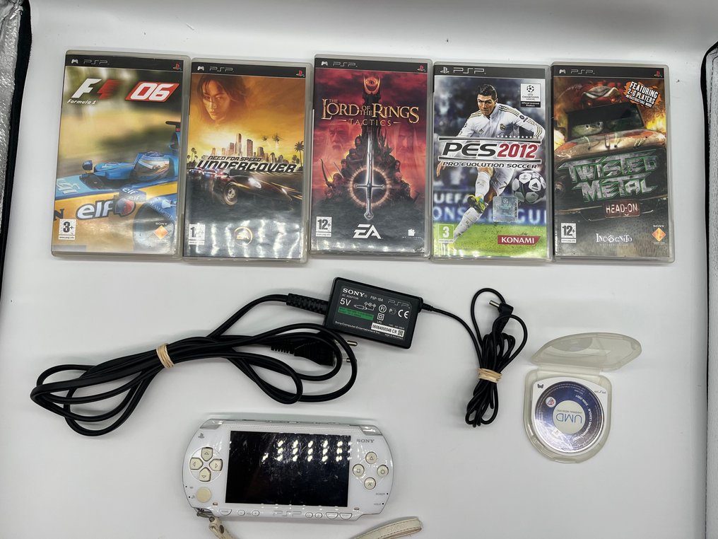 Sony - Playstation Portable (PSP) - PSP 1000 model - 6 Games - Official Power Charger - Console ...