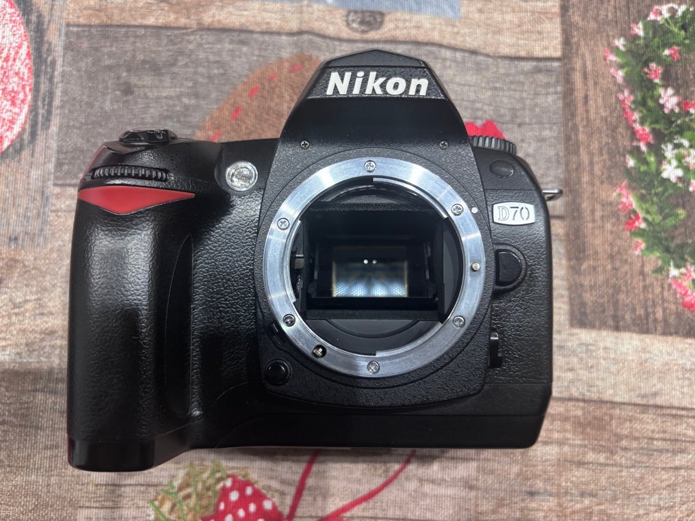 Nikon D70 + AF-S 18-70 + SB-50DX Appareil photo reflex numérique (DSLR) - Catawiki