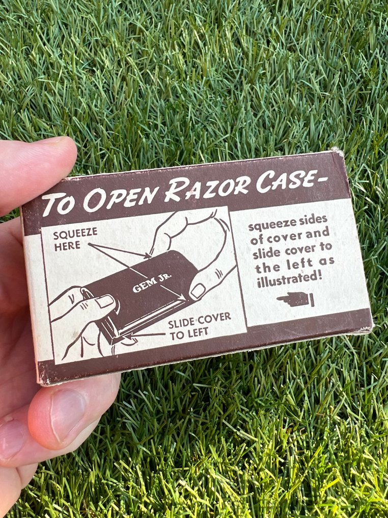 WWII US Army issue complete razor set in original plastic and cardboard ...