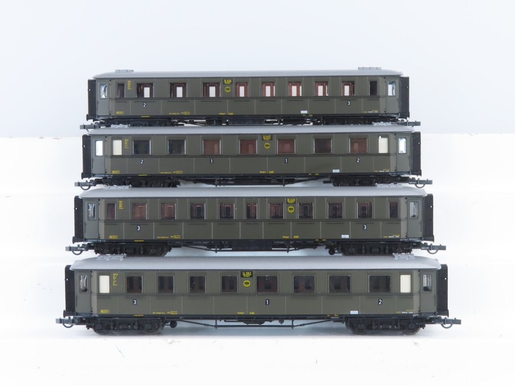 Roco H0 - 44533/44532/44530/44531 - Model train passenger carriage (4) - 4 four-axle express ...
