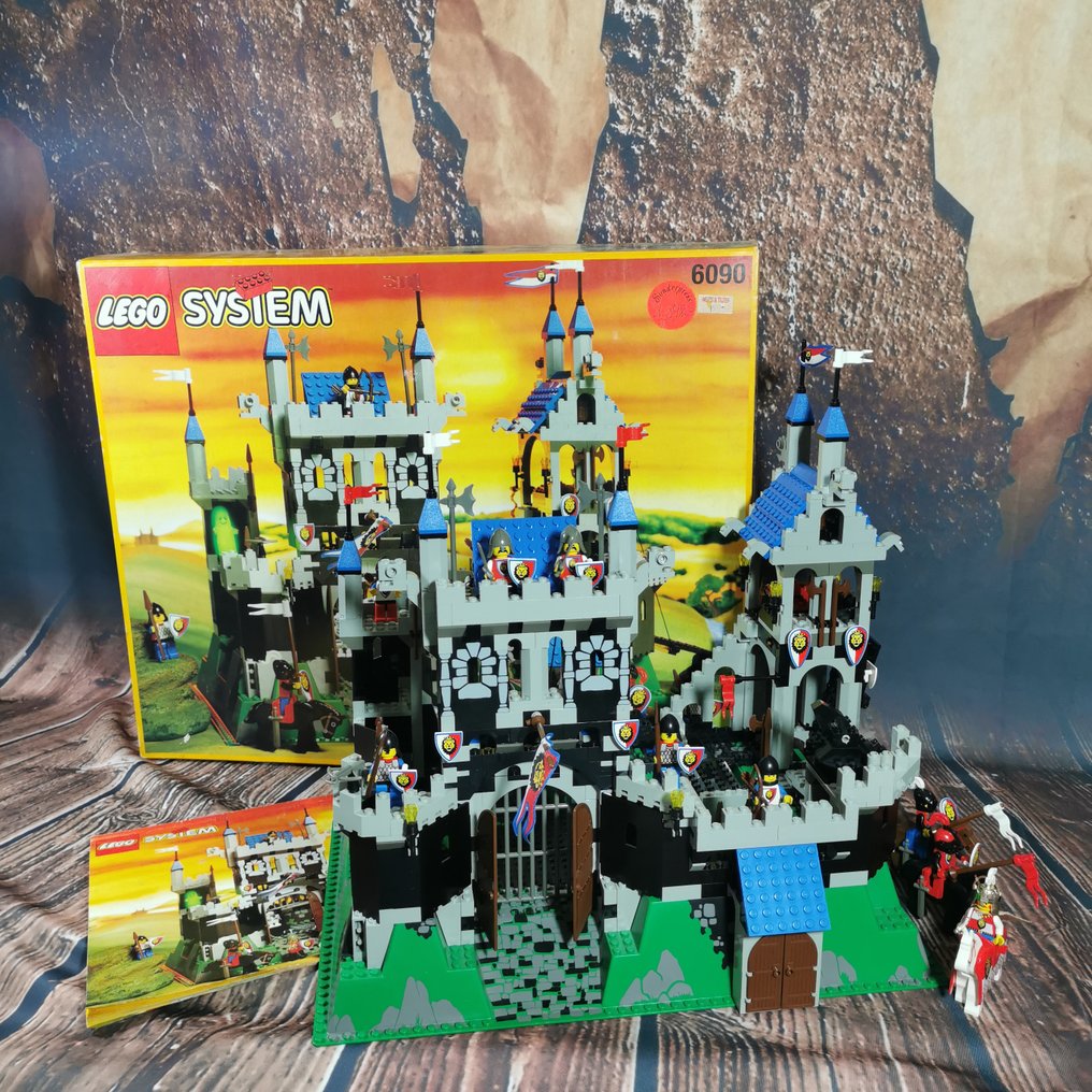 LEGO Set - 6090 - Castle - Royal Knight's Castle - auction online Catawiki