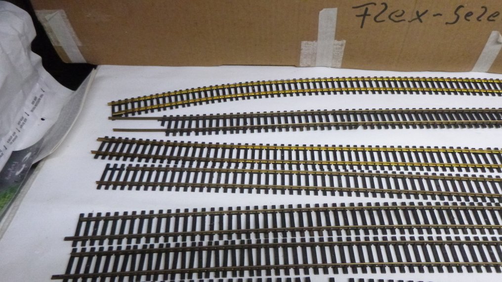 Fleischmann H0 - Model train tracks (22) - Bundle of brass model tracks, flexible tracks in ...