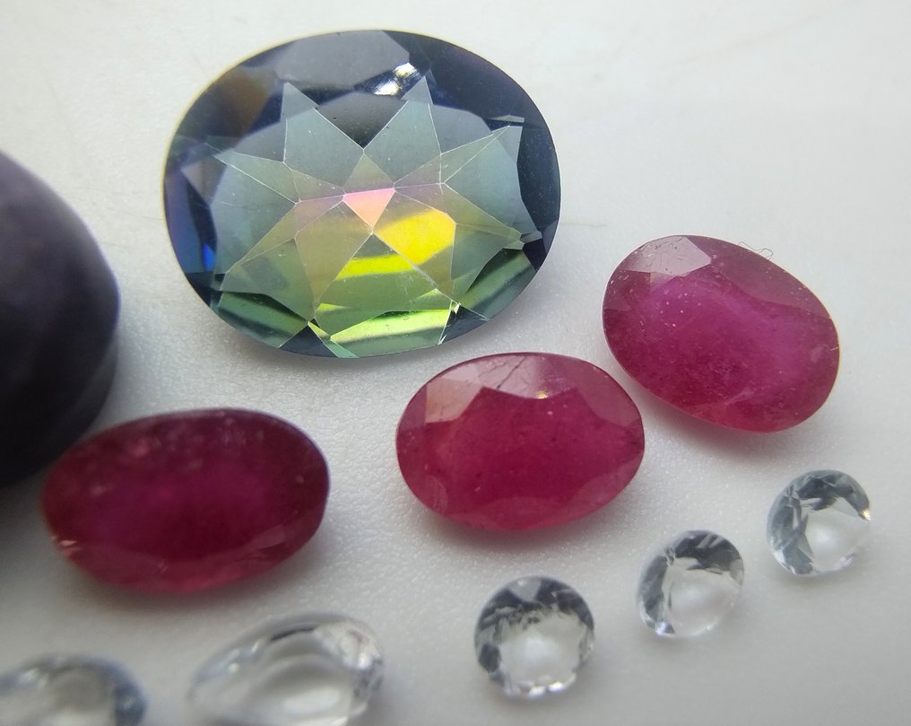 14 ct - Prachtige collectie natuurlijke edelstenen - Mystic Quartz, Ruby, Sapphire. Aquamarijn ...