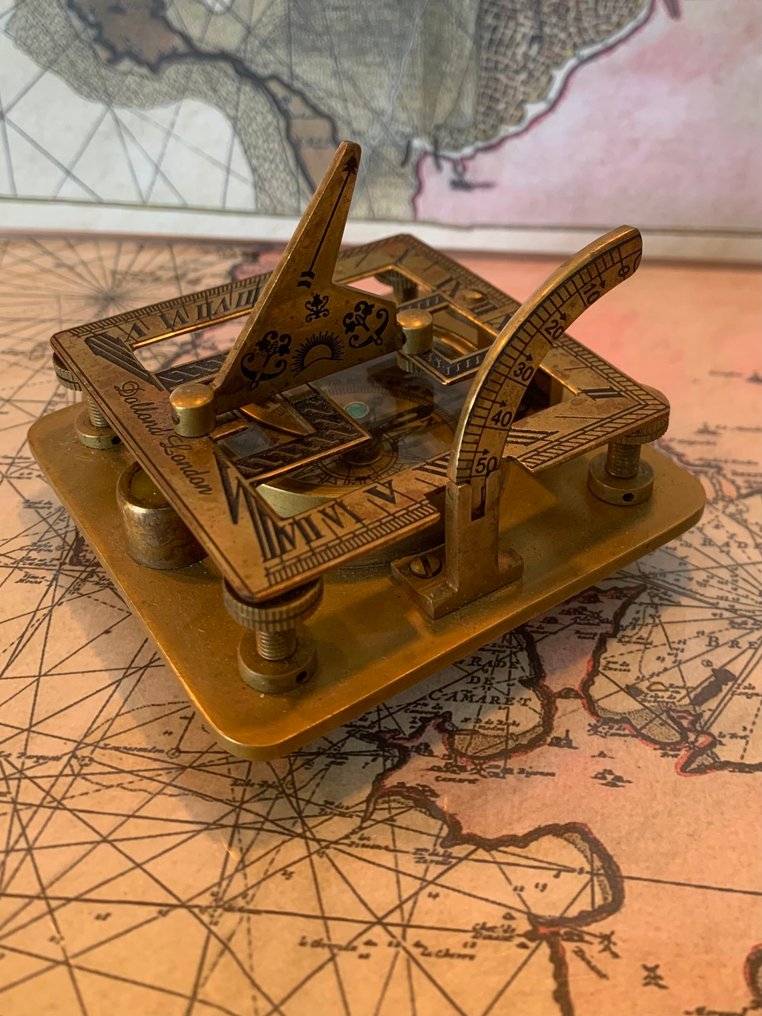 Compass - Gilt brass - Solar sundial compass replica - auction online ...