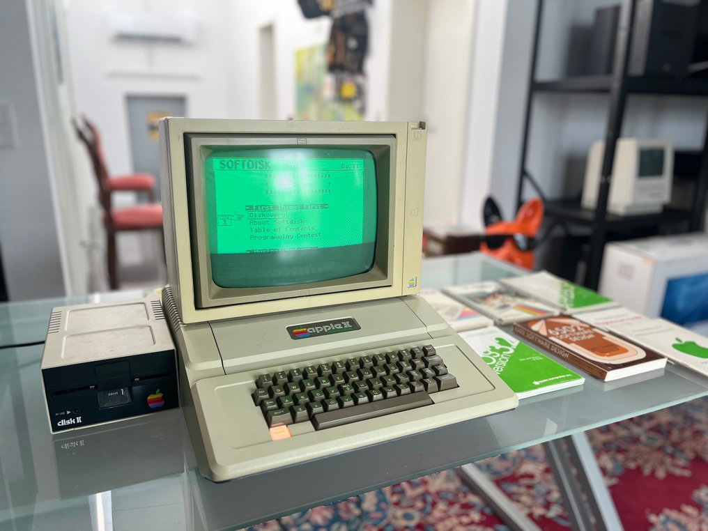 Apple II Europlus *RESTORED* with Manuals, Drive, Software, Language ...