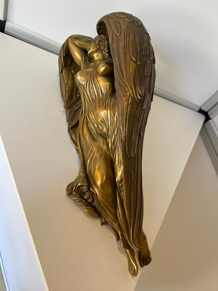 Ernst Fuchs (1930-2015) - „Schlafender Engel“ große, hochwertige Bronze ...