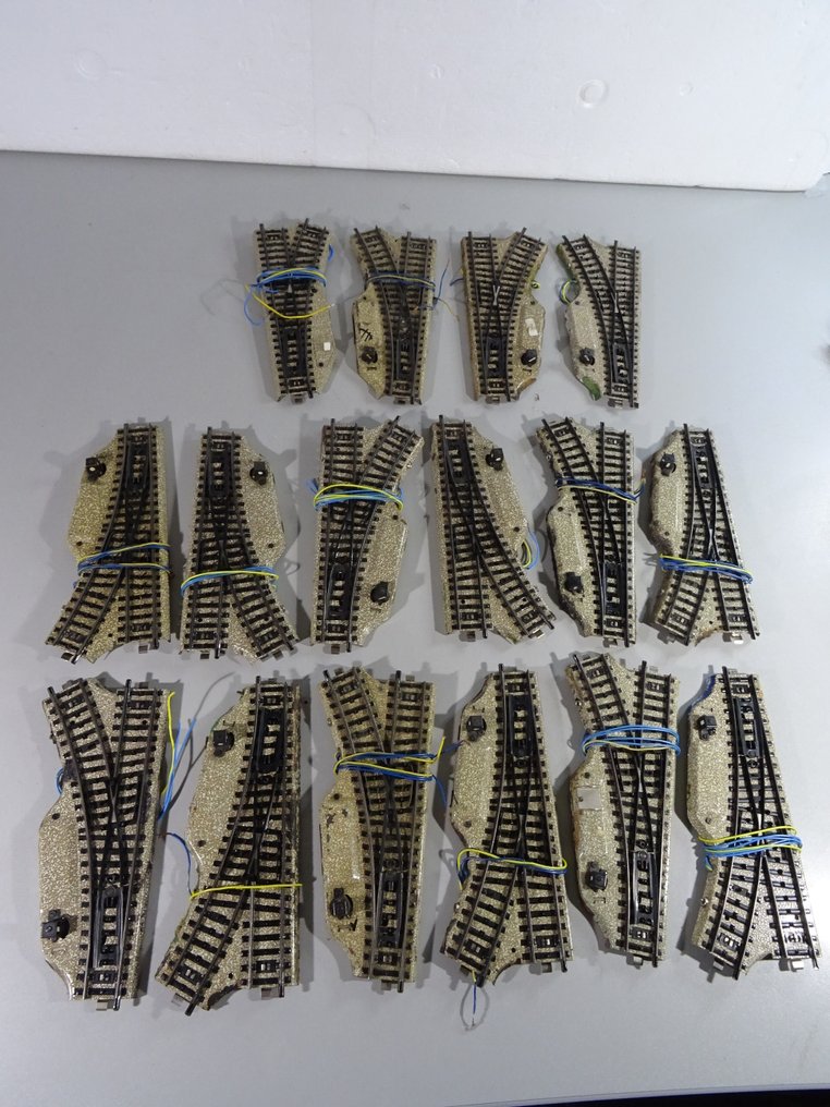 Märklin H0 - Model train tracks (16) - 16 electric switches M track ...