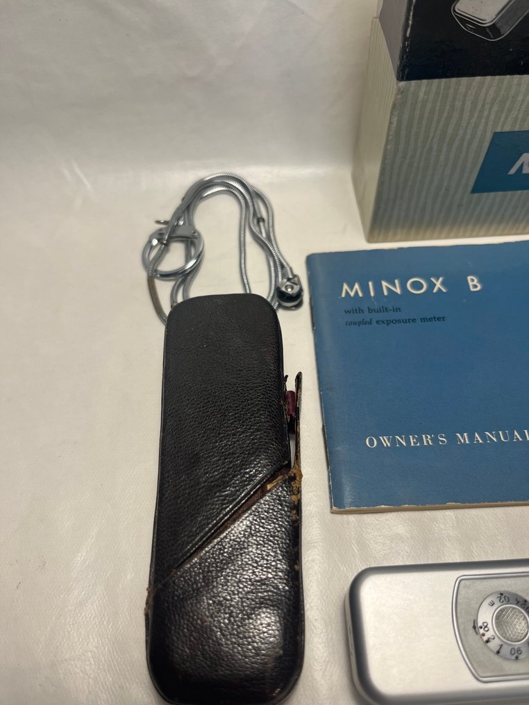 Minox B + box + ketting + gebruiksaanwijzing | Cámara espía - Catawiki