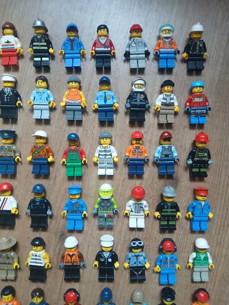 Lego - 120 Minifigures - online veiling Catawiki
