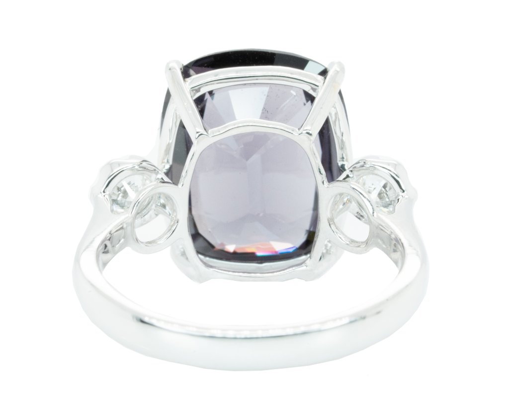 Ring - 14 kt. White gold, Violet (Burma) - 8.36ct. tw. Spinel - Diamond - 0.34ct - auction ...