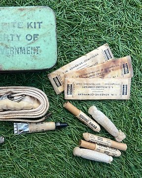 Verenigde Staten van Amerika - WW2 USA Army Issue ''Snake Bite Kit ...
