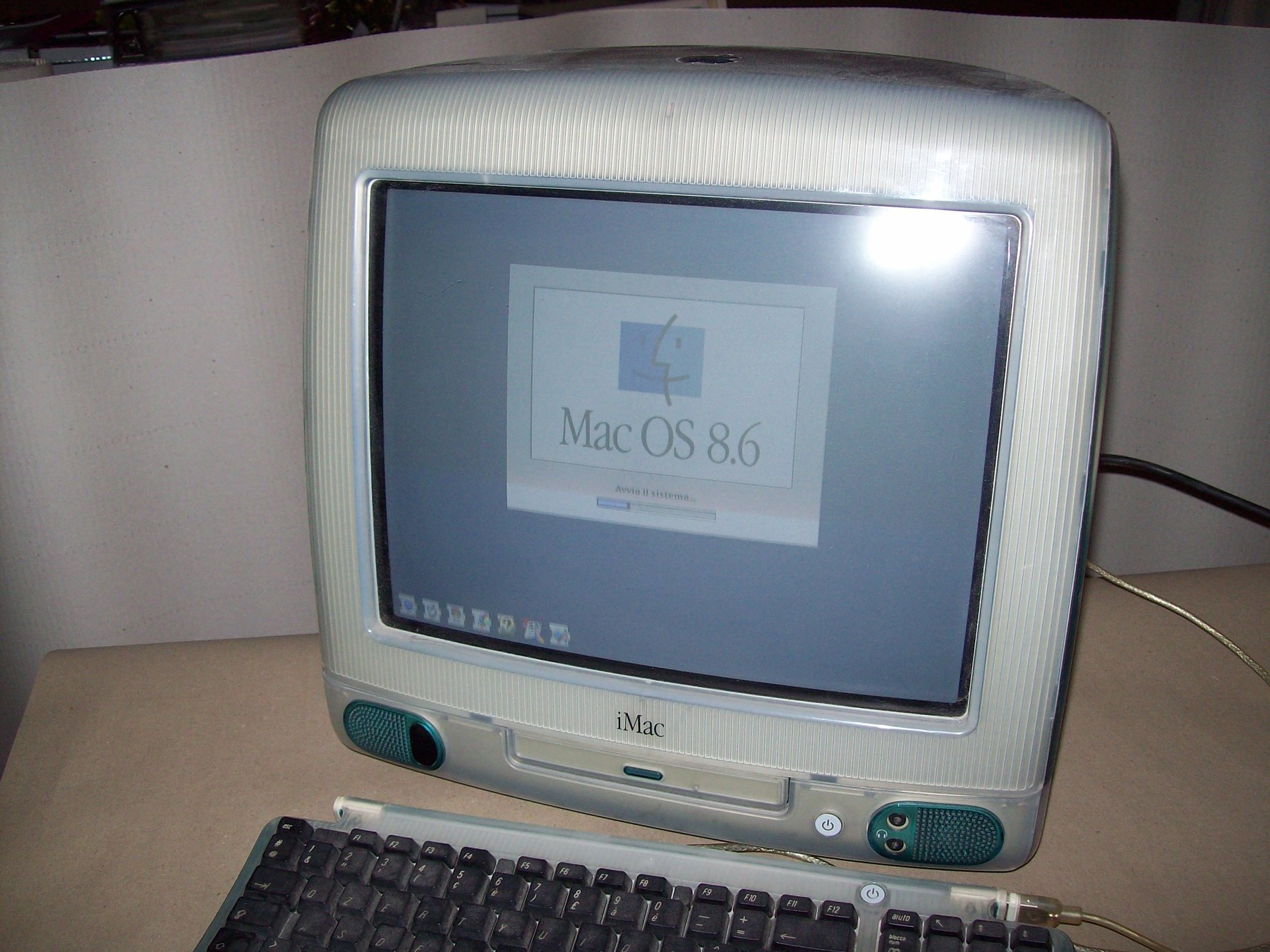 Apple iMac G3 - with keyboard, mouse and cables, from 1999 - Catawiki