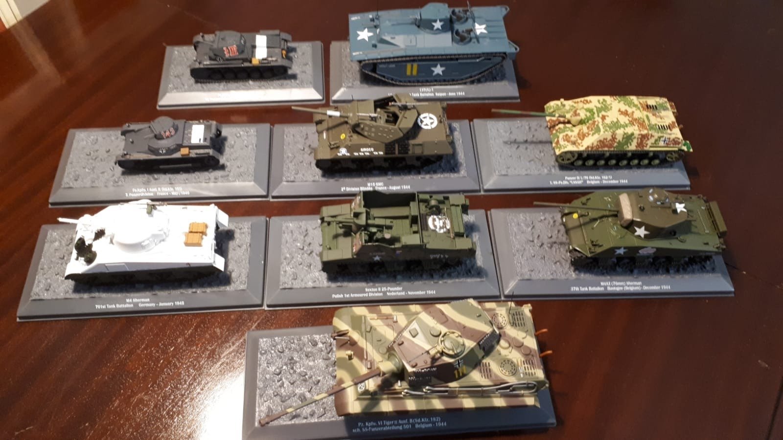 Brand Unknown - WW2 - Tank 9x Different Tanks - - Catawiki