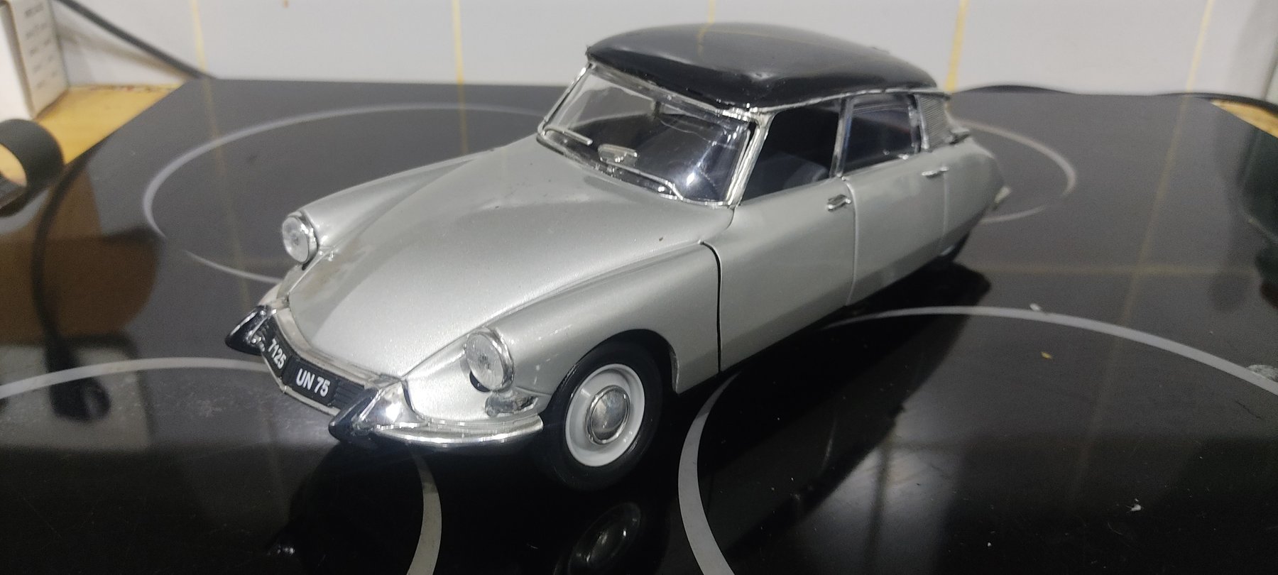 Solido - 1:18 - Citroen DS - LED - Catawiki