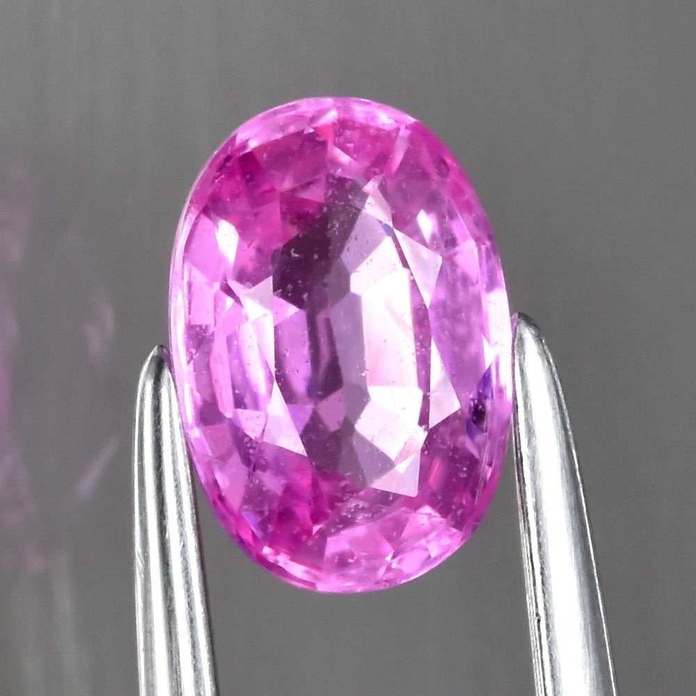 Fine Color Quality - Intense/Vivid Purplish Pink Sapphire - - Catawiki