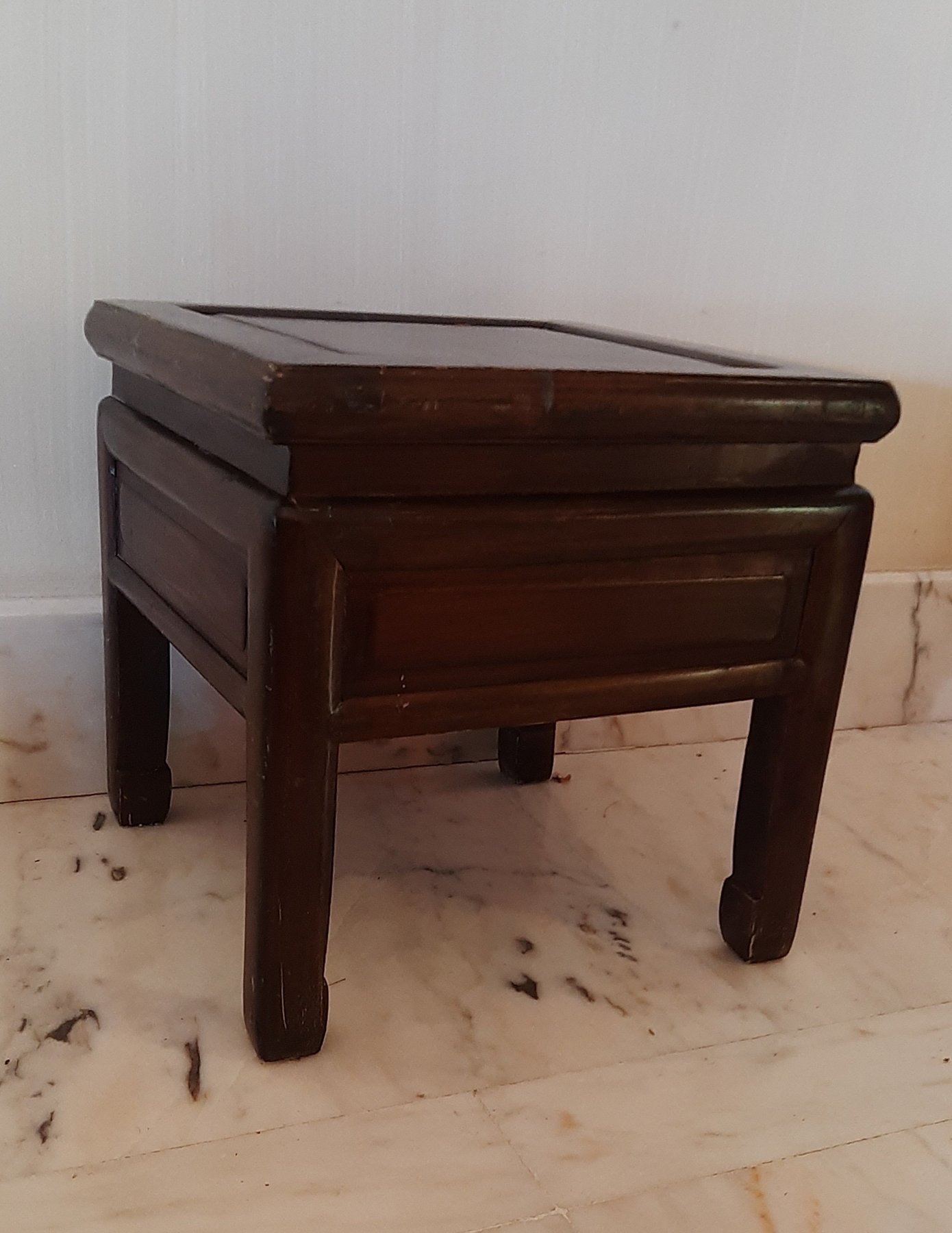 small square low wooden table - Catawiki