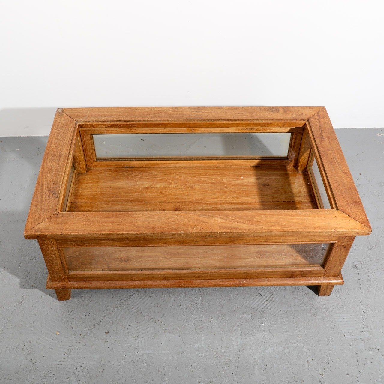 solid wood table - Glass, Wood - Catawiki