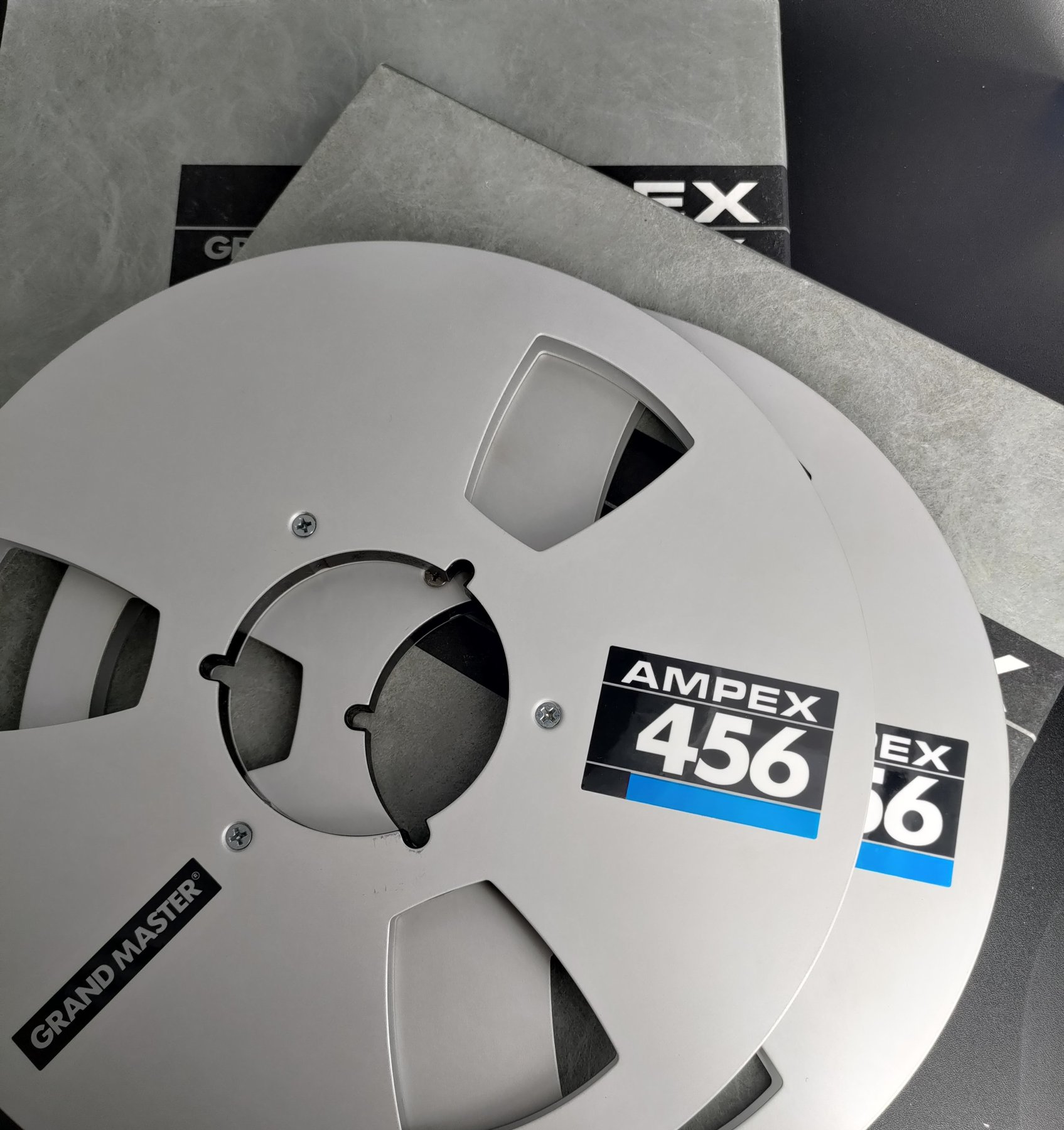 Ampex - Set of 2 Metal Reels 10,5" - 26 cm reels - Catawiki