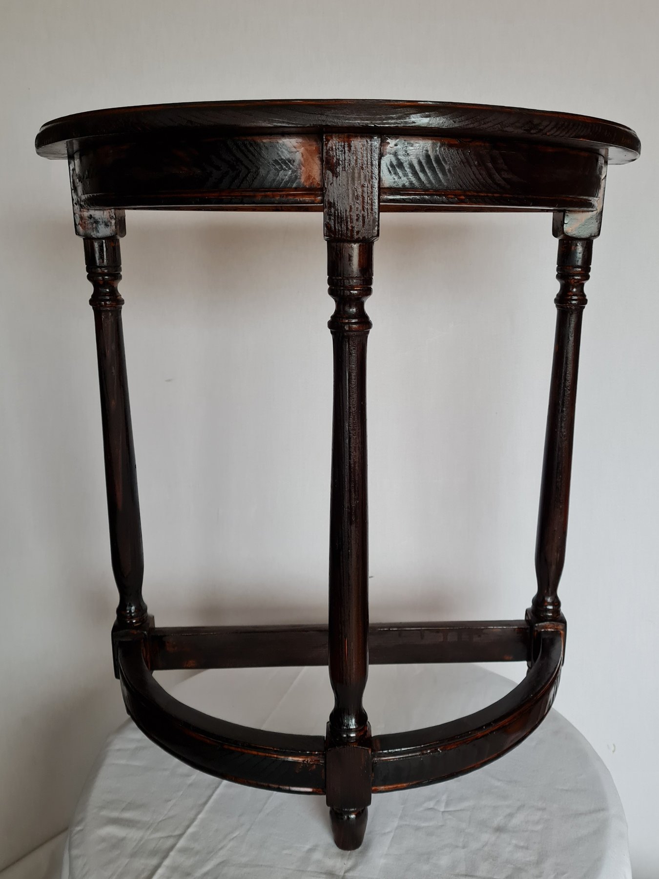 Semicircular side table - Catawiki