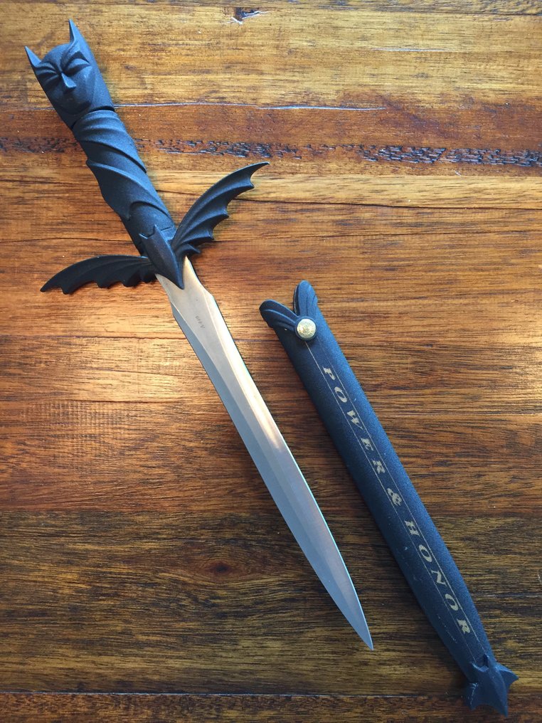 Batman DC - Heavy Sword with Black 3D Bat Sheath - 42 cm - - Catawiki