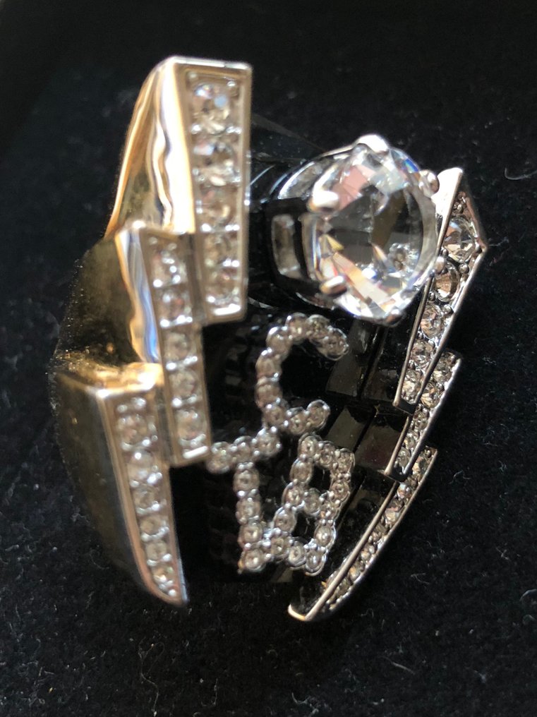 TCB Necklace – 18K Gold Plated & Replica TCB Cubic Zirconia - Catawiki