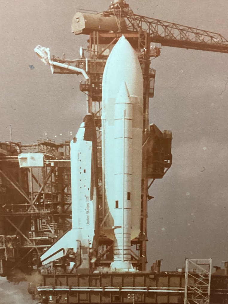 Photo, A vintage rocket launch statue on wooden plate 100 - Catawiki