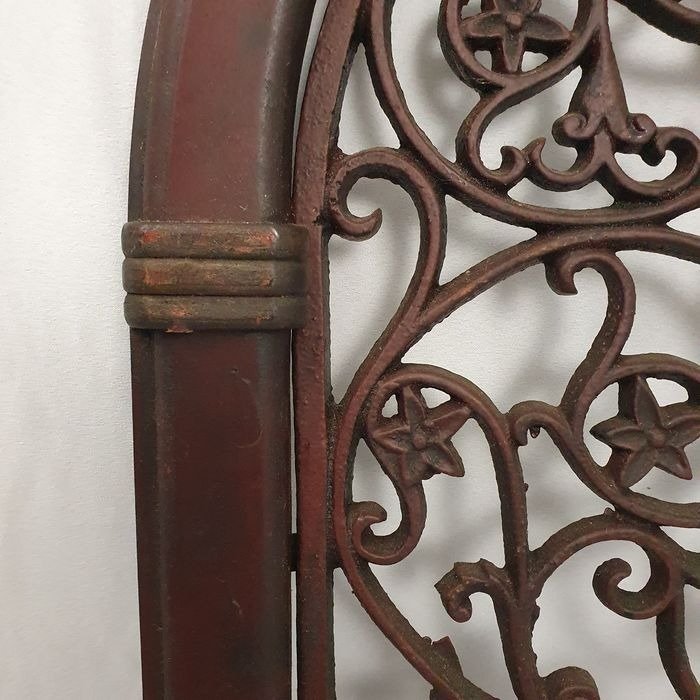 Iron framework in wooden frame - Iron (cast/wrought), Wood - Catawiki