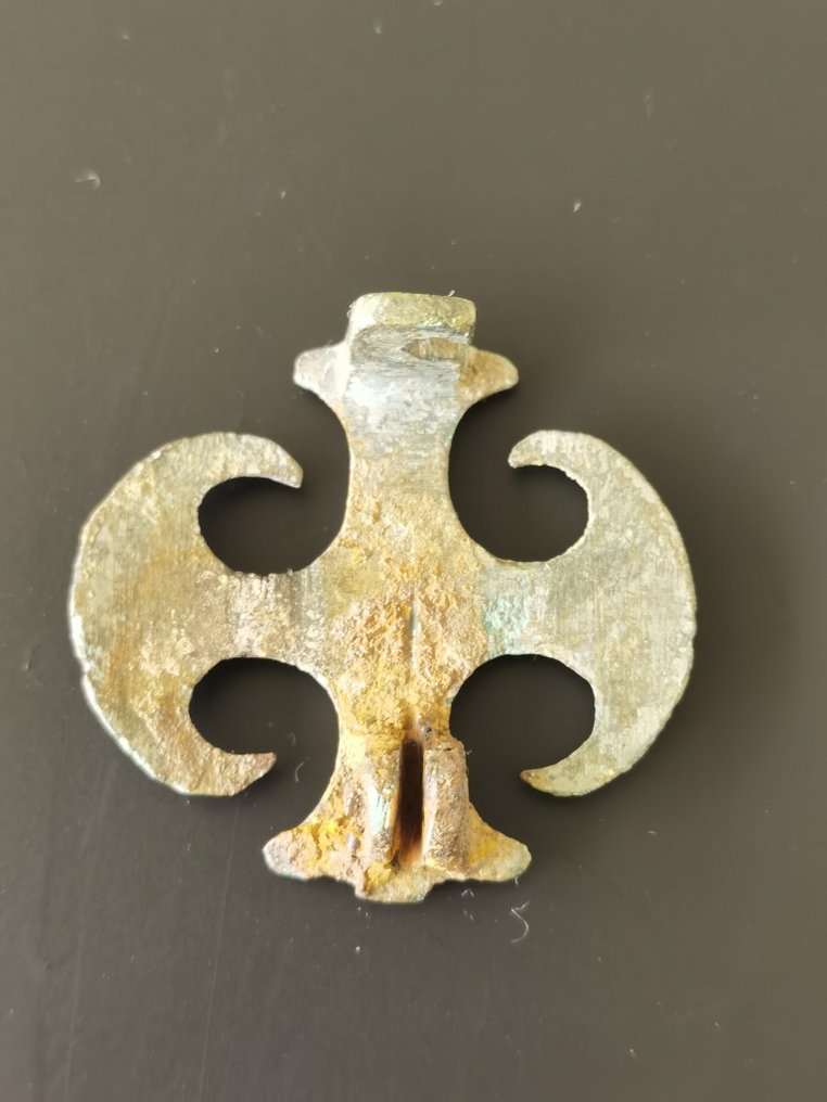 Ancient Roman Bronze Silver-plated brooch brooch with two axes - (35×30 ... Ancient Roman Bronze Silver-plated brooch brooch with two axes - (35×30 ...