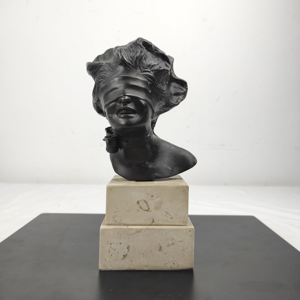 Statuette - Lady Luck - 24 cm - Alloy, Marble - Catawiki