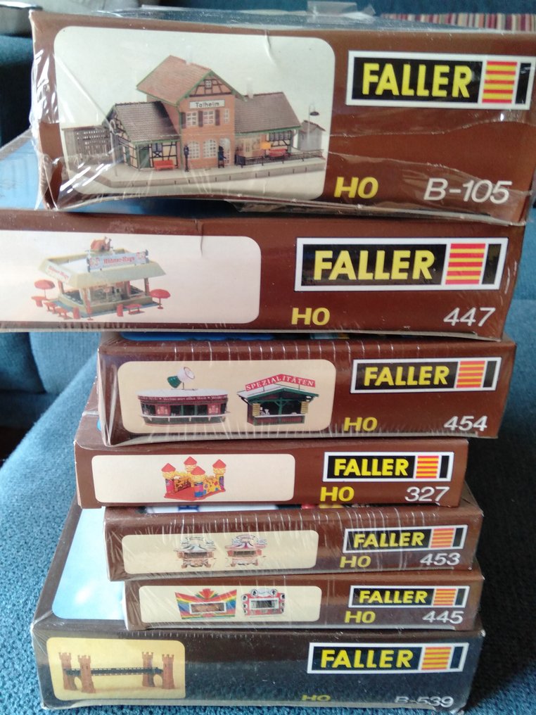 Faller H0 - B-105/B-539/327/447 - Scenery - Station, bridge - Catawiki