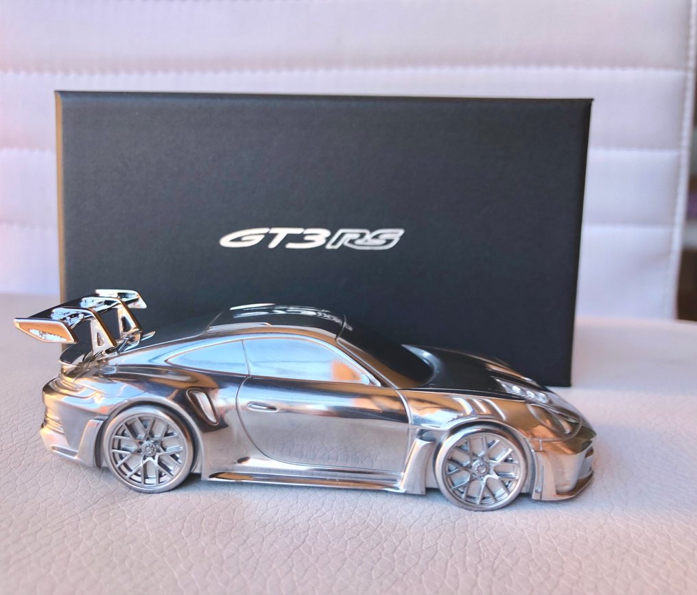 Accessoires - Porsche 992 GT3 RS paperweight - Porsche - Post 2000 ...