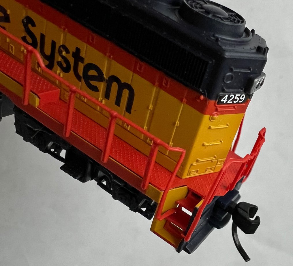 Atlas N - #40001810/40 000 251 - Diesel locomotive - GP-40 - Catawiki