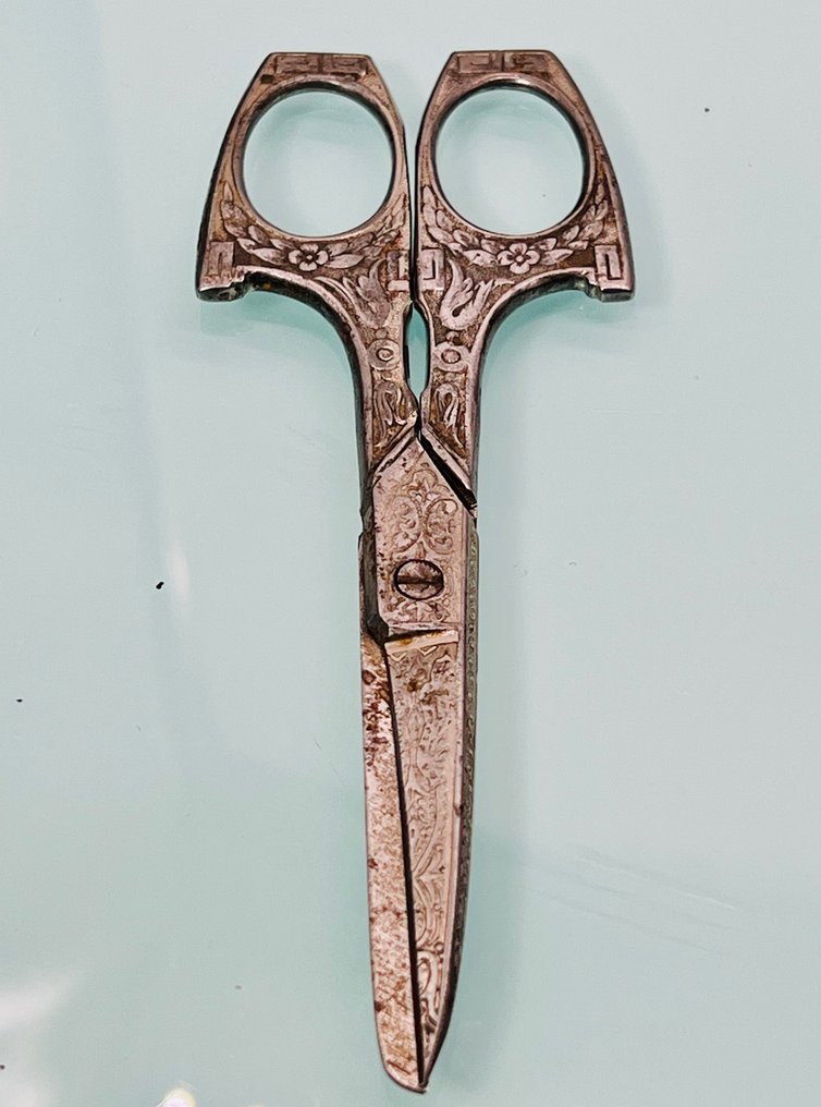 Ancient Scissors with Reliefs - Catawiki