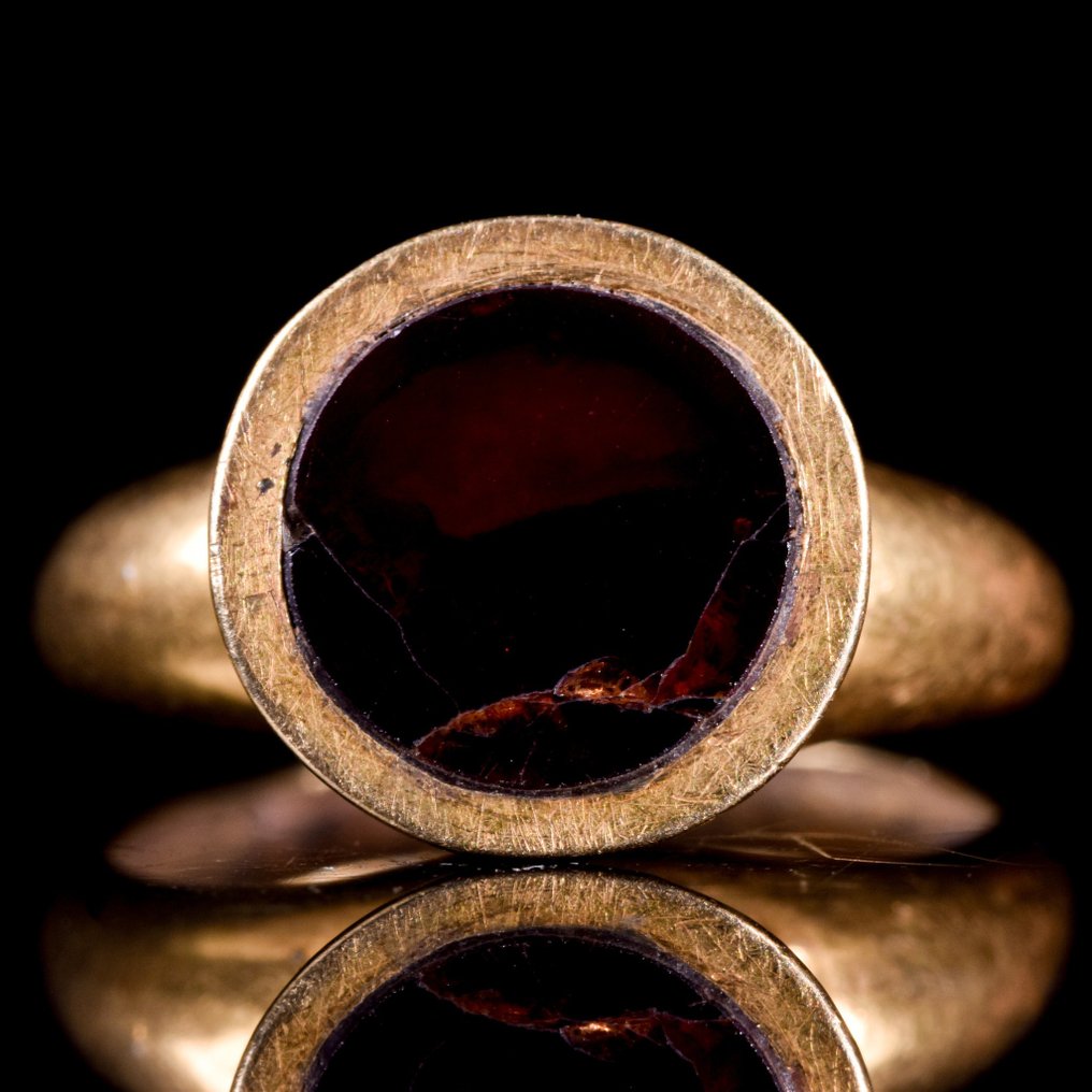 Merovingian Gold Ring with Garnet - Catawiki
