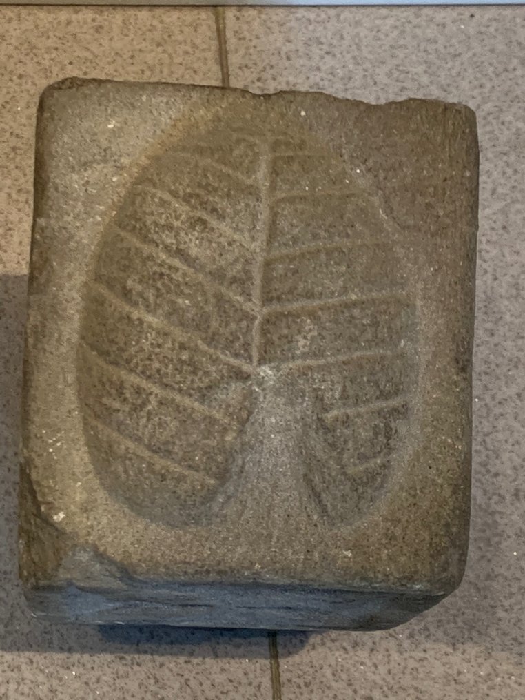 Keystone capital - Stone (mineral stone) - 19th century - Catawiki