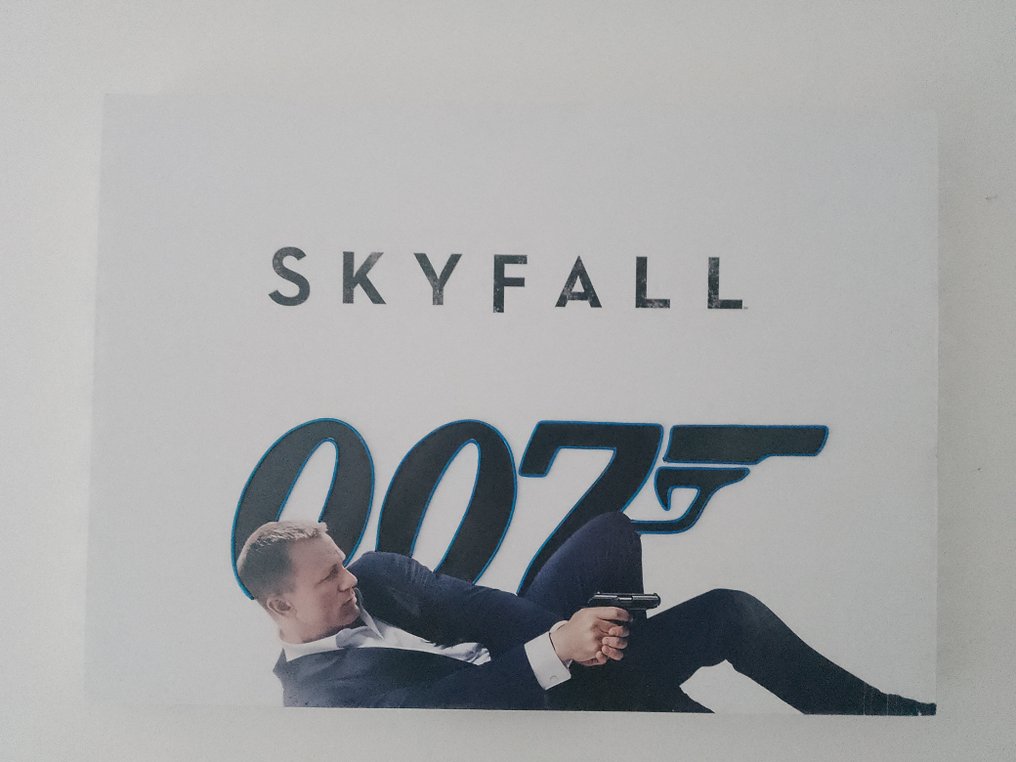 James Bond 007: Skyfall - Daniel Craig - Affiche, Blue Neon 007 Logo ...
