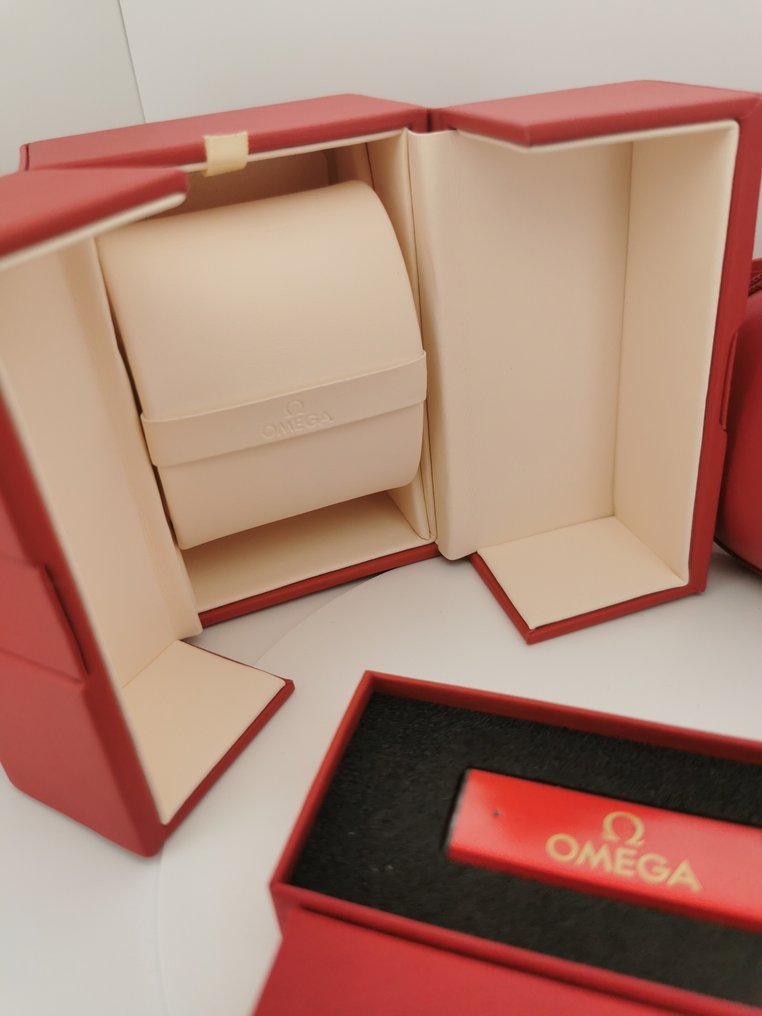 Omega Box, Omega travel case and Omega USB memory - Catawiki