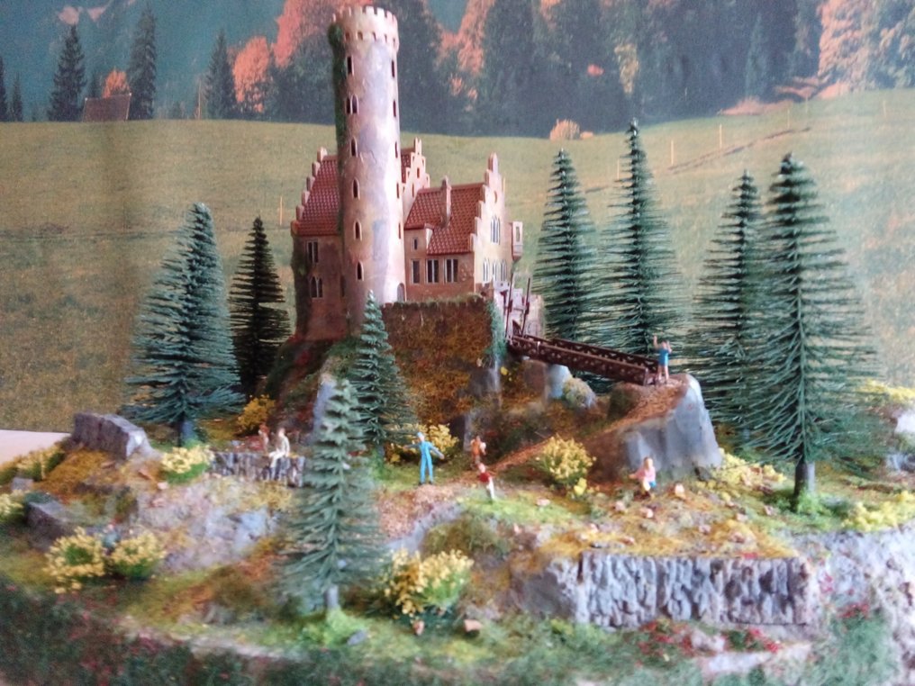 Faller, Noch, Preiser H0 - Scenery - Old castle diorama - Catawiki