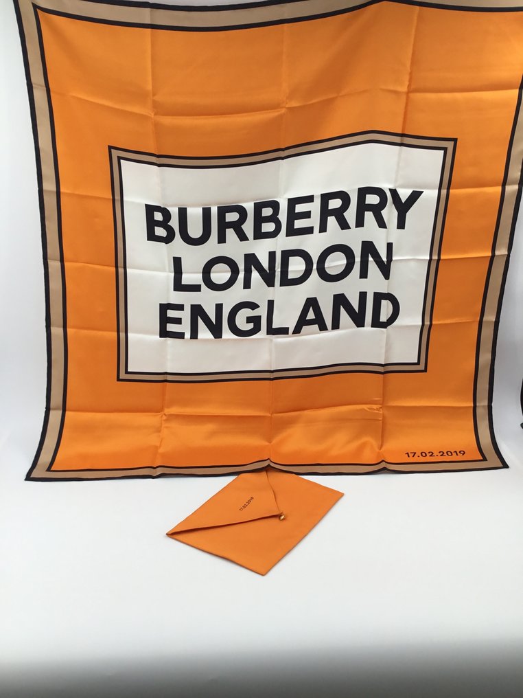 Burberry - Monogramme /90/90 cm +pochette - Scarf - Catawiki