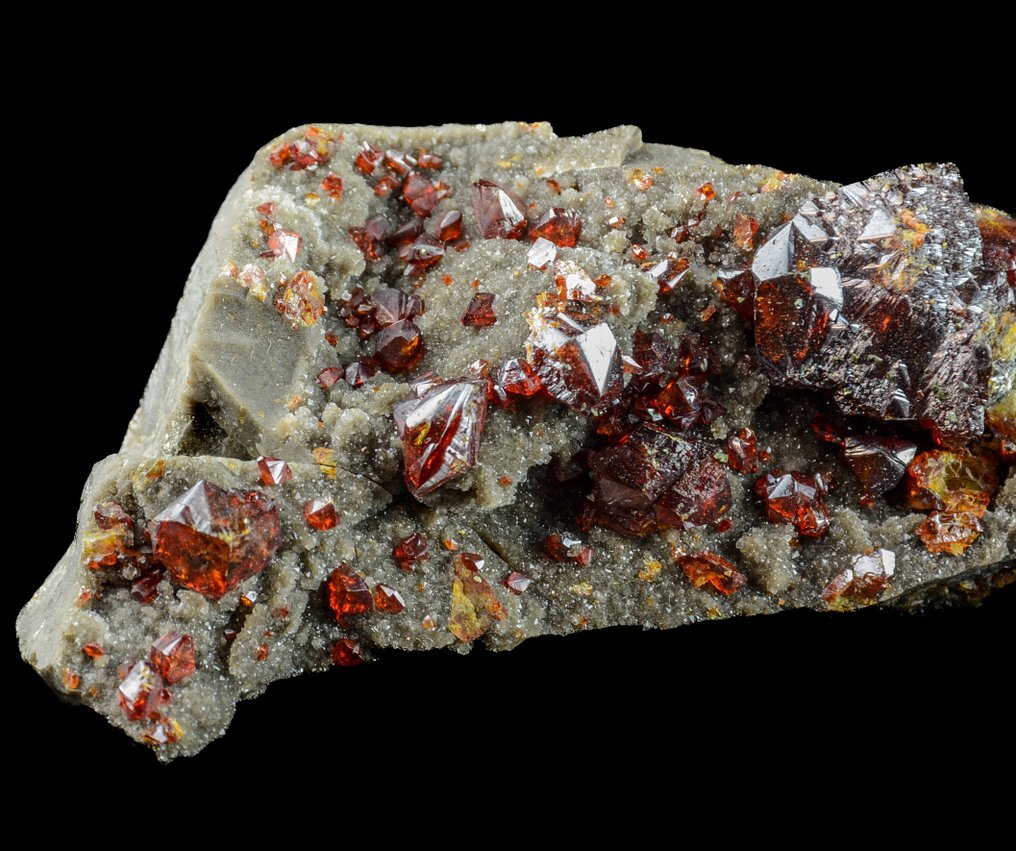 Sphalerite Crystals on matrix - 8×4×3 cm - 125 g - Catawiki