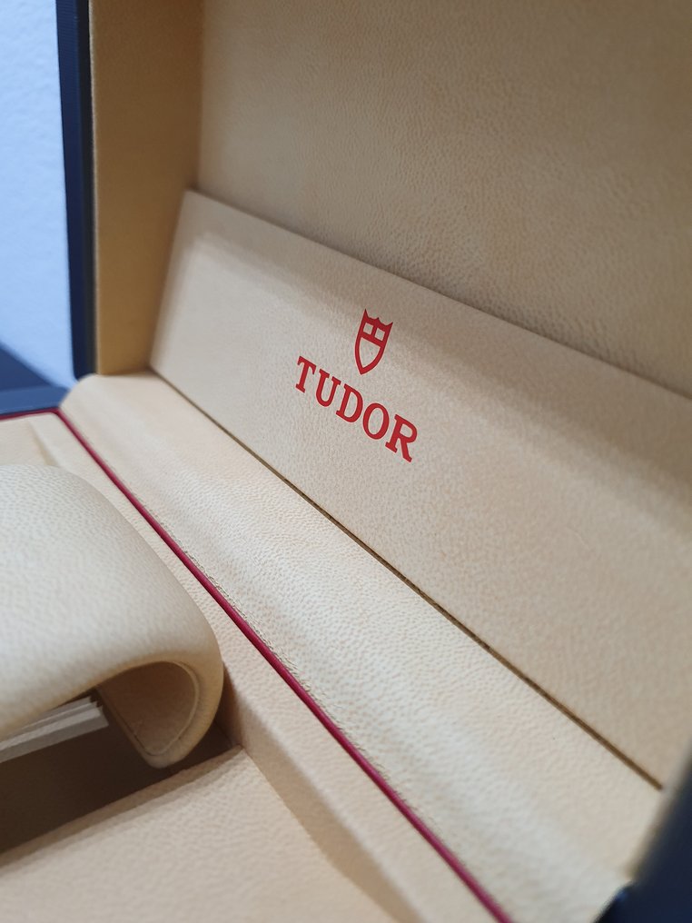 Tudor - Collector boxes and booklets - Catawiki