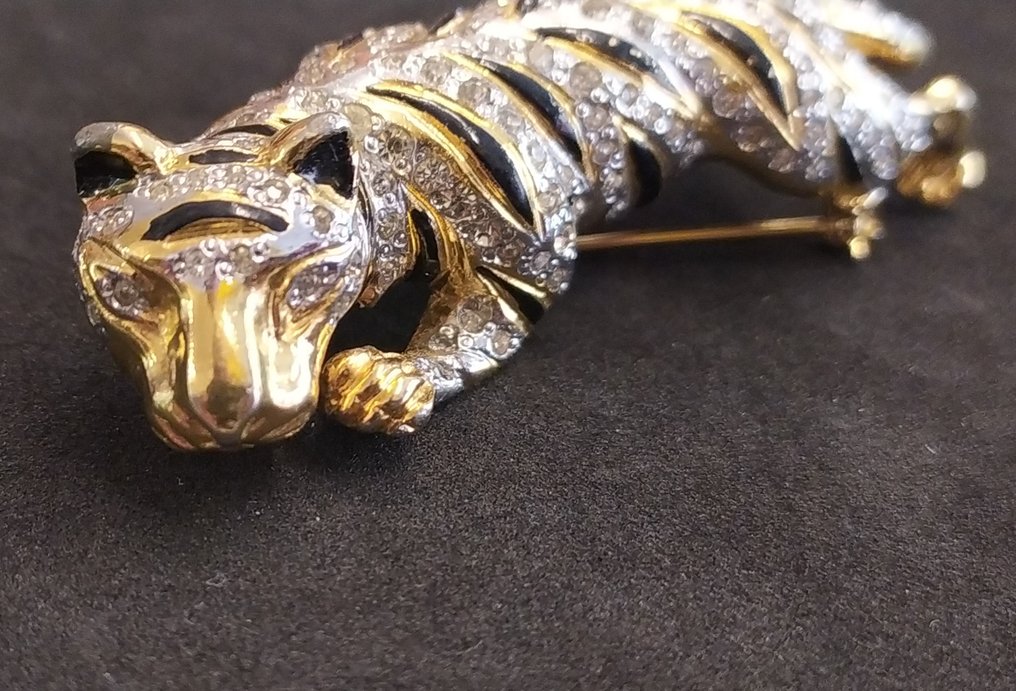 Vogue - Brooch - Catawiki